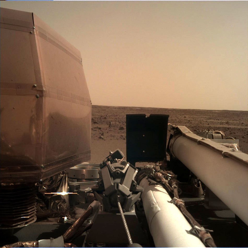 InSight Lander begins operations on Mars with advanced robotic arm ...